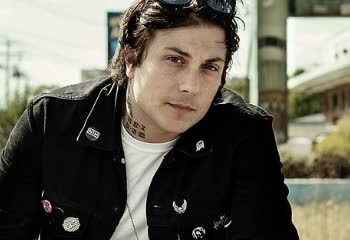 Frank Iero - Bio, Age, Height, Weight, Net Worth, Facts and Family ...